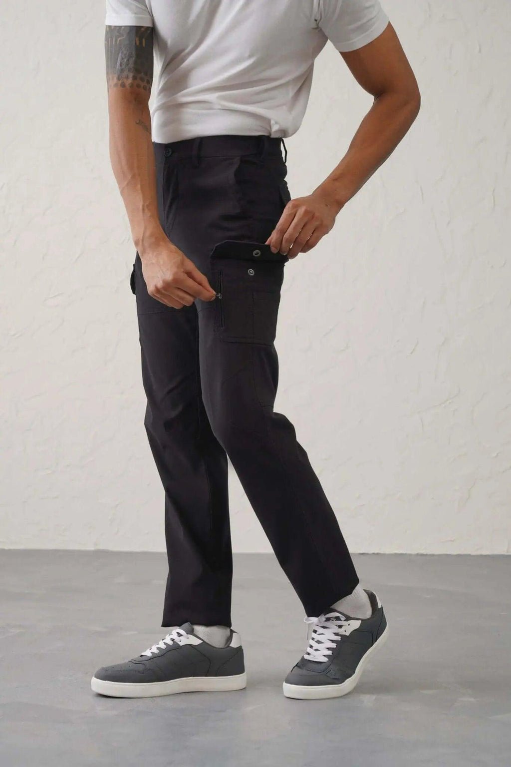 The Slim Fit Pro Cargo Pants - Black – Minus One